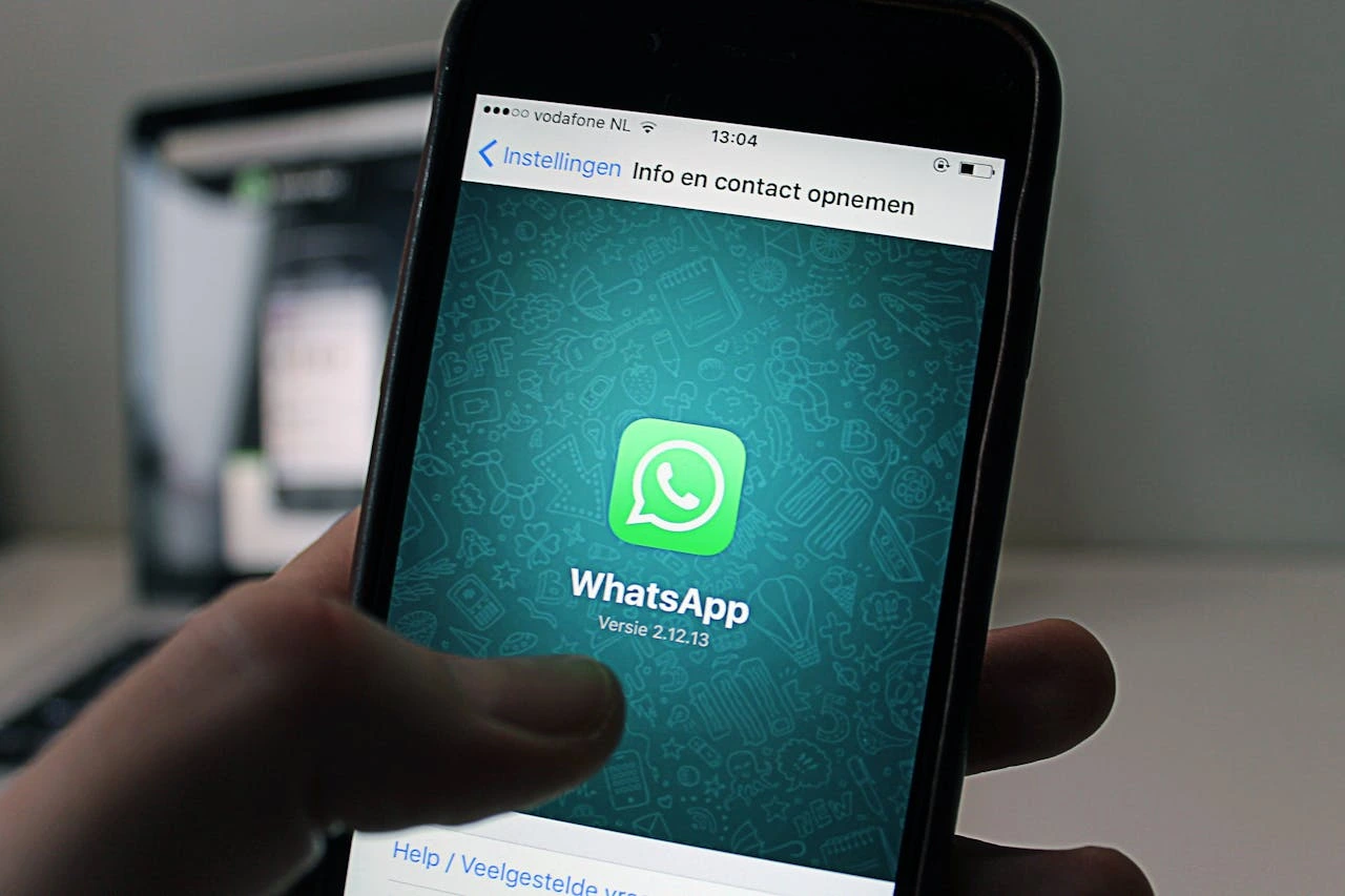 Cara Sukses Jualan Hanya Lewat Grup WhatsApp - Adolo | Blog